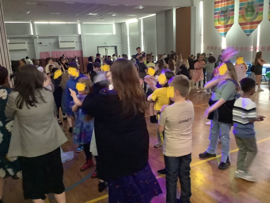 Beeston Primary School in Leeds - Profile (2023)