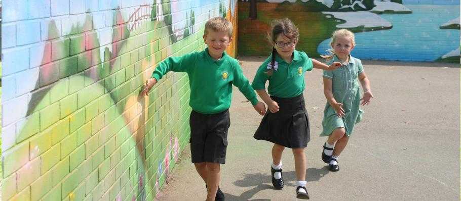 Meadowside Primary School in Burton Latimer - Profile (2023)